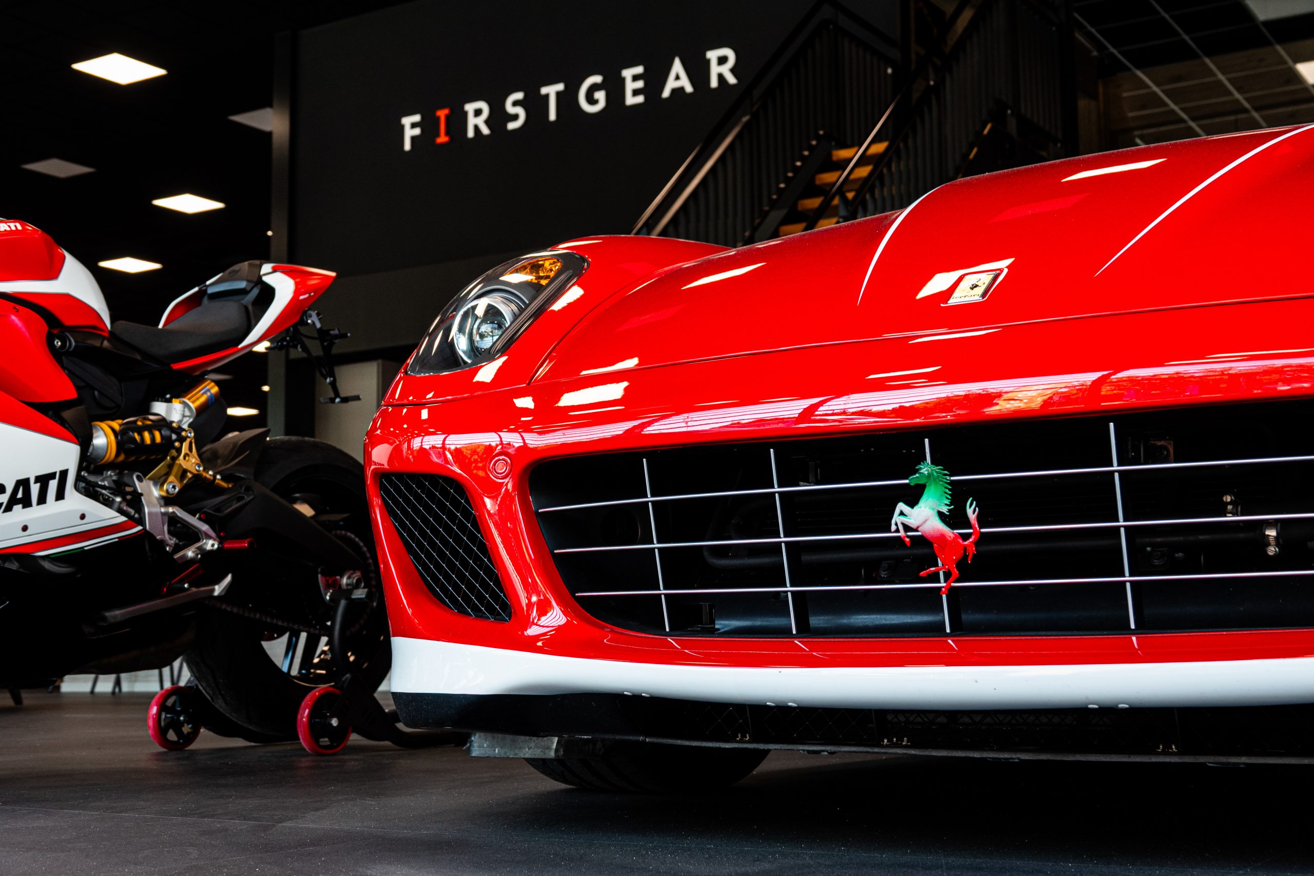 Firstgear Enschede BV - Exclusieve Auto's - Luxe Occasions